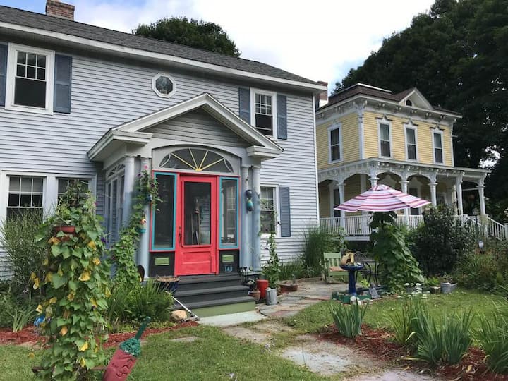 Cozy Home Near Museums & Restaurants (Full-rm2) - North Adams, MA