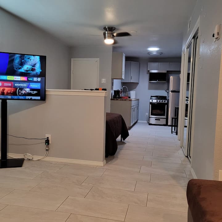 Metro Modern Guesthouse - El Paso, TX