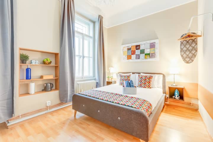 Quaint Space With Bathroom & Kichenette In Center - Prague
