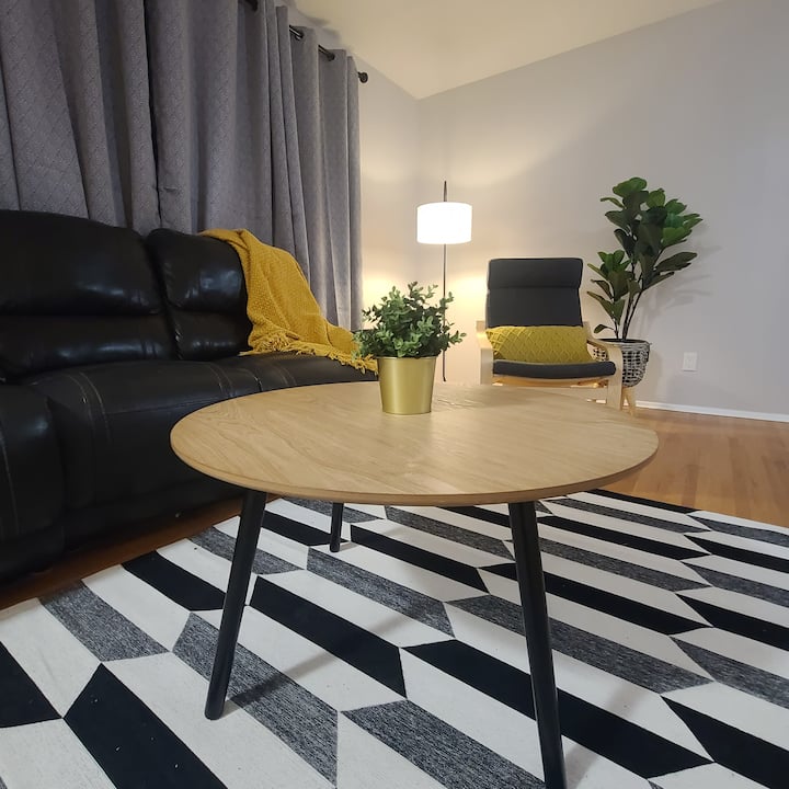 Spacious 3 Bedroom Private Suite With 5 Beds! - Winnipeg