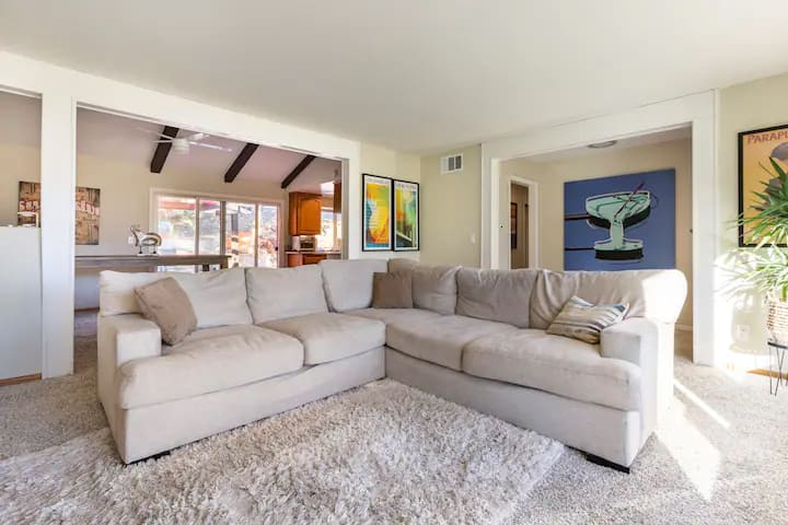 Private Hilltop City Lights Mountain View 2 Rooms - Magic Mountain, CA