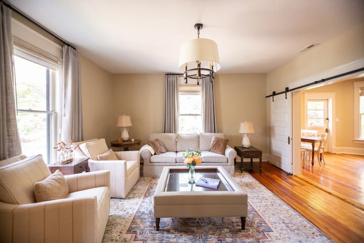 Upstairs Apartment Of Historic Mangum House - Durham, NC
