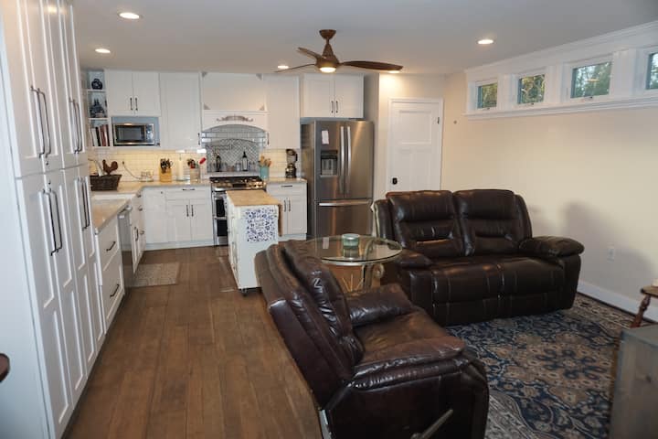 Hidden Gem 2 Bedroom Sleeps 8 Family Friendly - Lakeside, CA