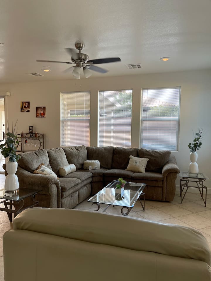 Comfortable Vegas Home Minutes To Casinos Sleeps-8 - North Las Vegas, NV