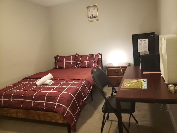 Nocleanfee!stylish & Cozyqueen Rm+desk In Kanata#3 - 卡娜塔