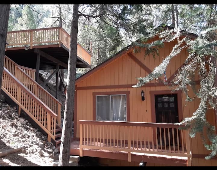 Cheerful 3 Bedroom Cabin With Indoor Fireplace. - Lake Gregory Regional Park, CA