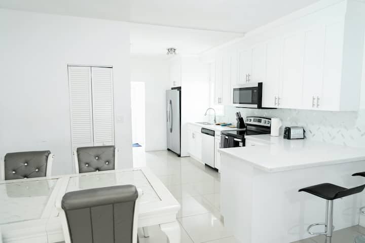 Design District Centrally Located Green Oasis - Miami