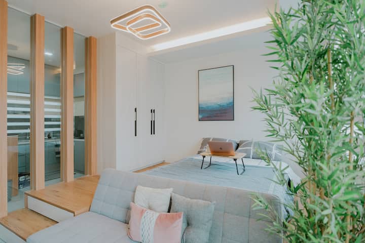 Tatami Style Unit In Avida With Pool And Balcony - Iloilo City
