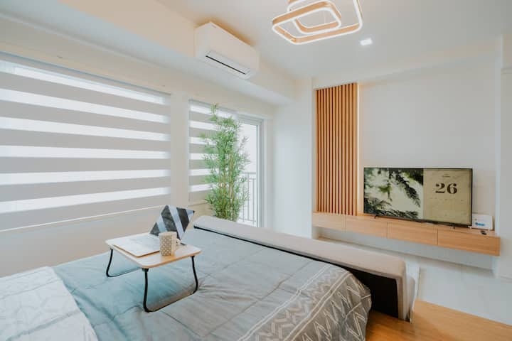 Spacious Condo Unit In Avida With Pool And Balcony - Iloilo City