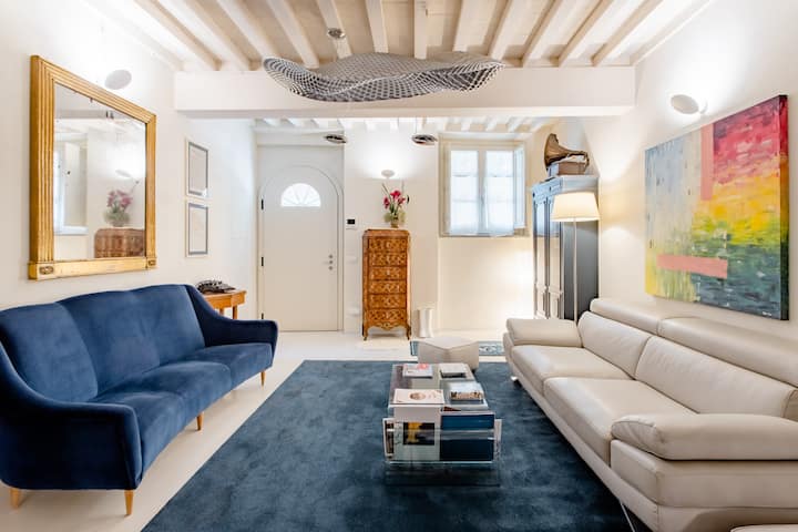 Ensuite Bedroom In A Tower House, City Center - Pisa