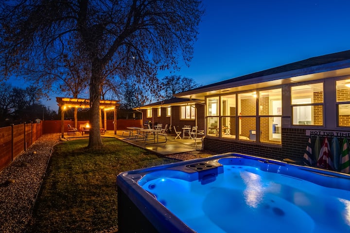 Lake Loveland Stunner W/hot Tub, Pergola, Fire Pit - 러브랜드
