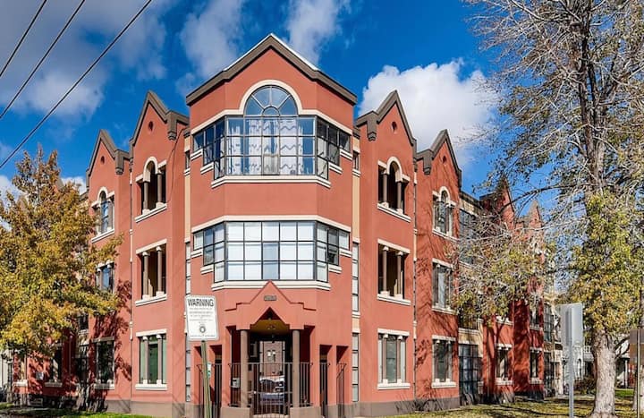 Downtown! Lovely First Floor, Two Bedroom Condo. - Denver