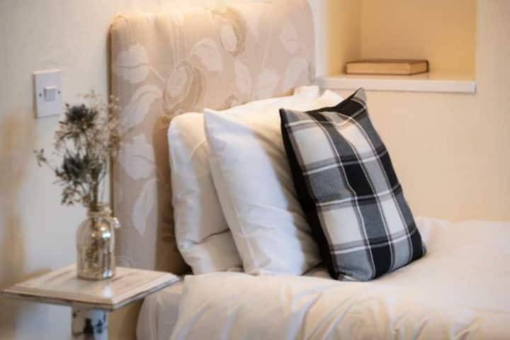 Single Room • Free Wi-fi • Free Parking • Tv - Mold