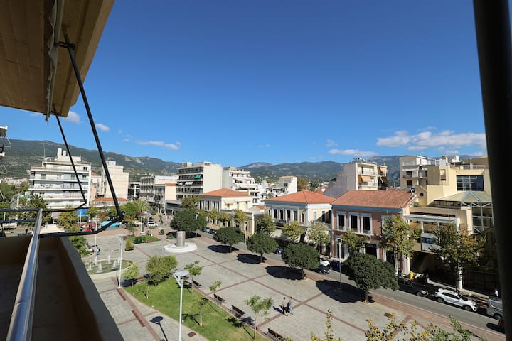 Spacious View Of Central Square - Kalamata