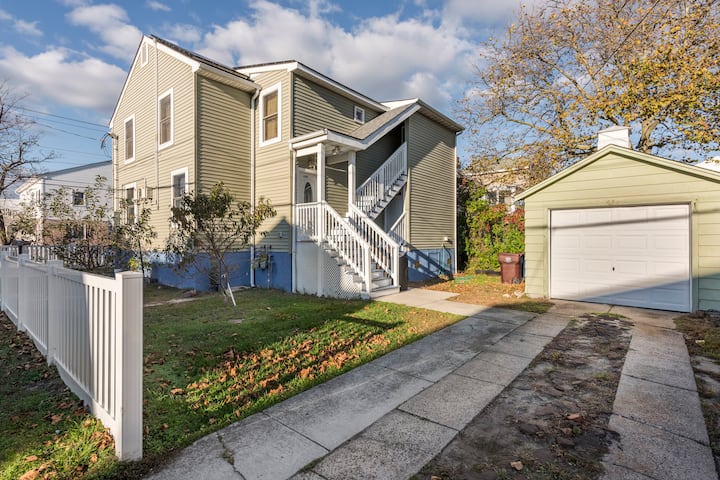 Fully Renovated Shore Rental 2-blocks From Beach - Atlantic City, NJ