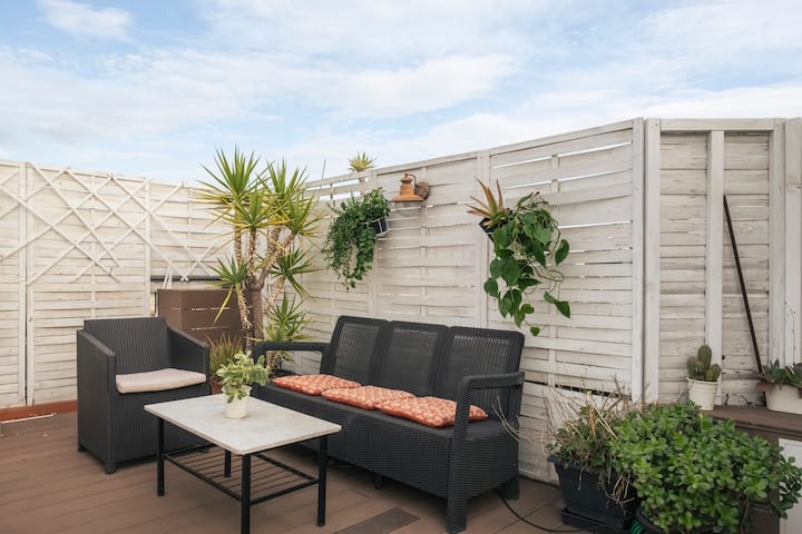 Cozy Penthouse Studio W/ Private Rooftop Terrace - Canyelles