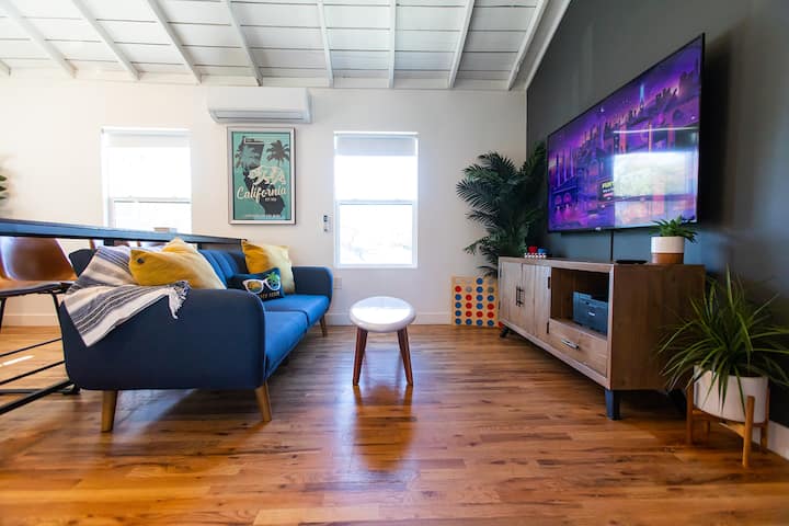 Stylish Apt Near Disney And Airport - Santa Ana, CA