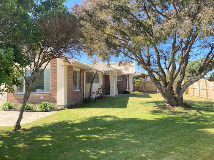 Sunny Papamoa Beach Home - Papamoa