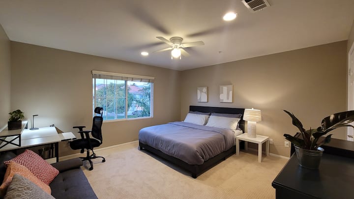 Golf View House, Rgt Mountain View King Bed Room#3 - Fontana, CA