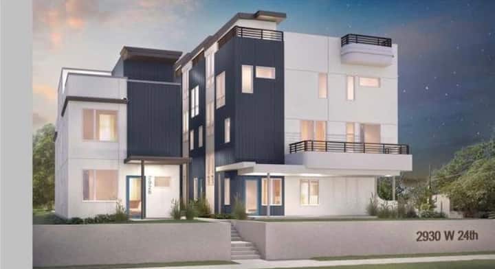 Modern & Spotless Townhouse Near Denver Downtown - Denver, CO