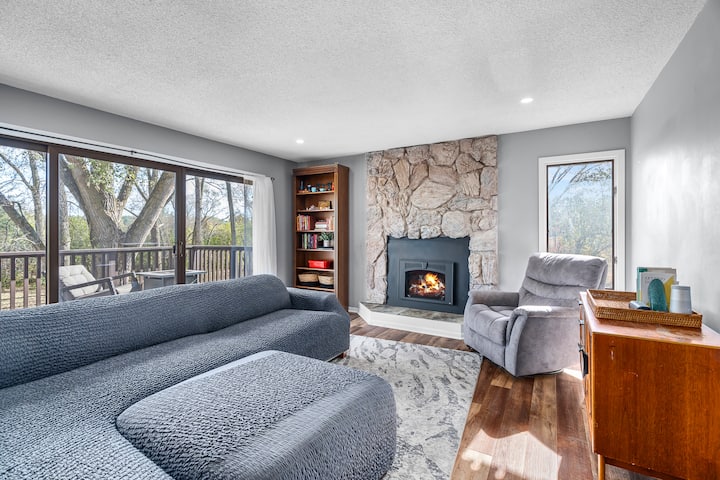 Cozy & Quiet Home With A Beautiful Nature View - Hudson, WI