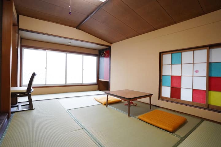 Hostel Murasaki Japanese Futon & Tatami Room 1 - Takayama