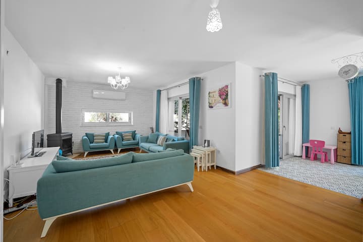 ŞEhir Merkezinde 3+ 1  Müstakil Eşyalı Villa - Datça