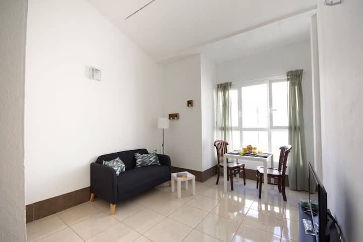 Luminous 1 Bedroom In Local Town - Ingenio