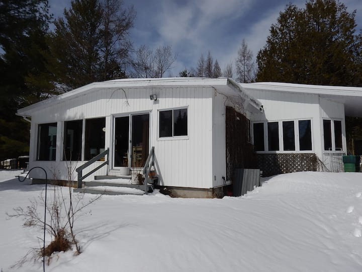 Warm And Cozy Cabin By The Lake - Orford