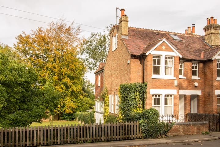 Spacious Home In Riverside Village - Close To City - Oxford