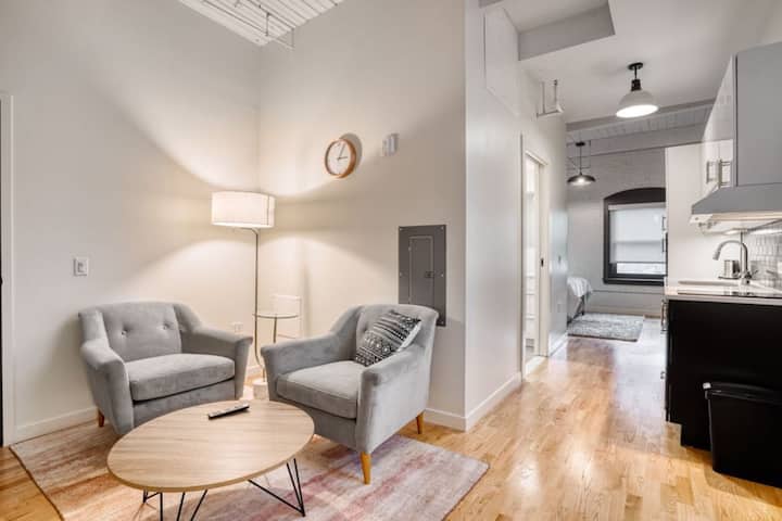Private Spacious 2-room Studio Trumbull & Pratt - Hartford