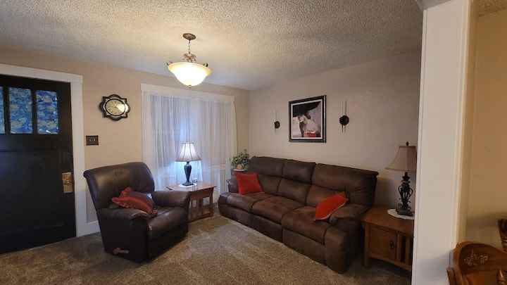 Parkview 2, 1 Bedroom, 1 Bath With Clawtub Shower - Billings, MT