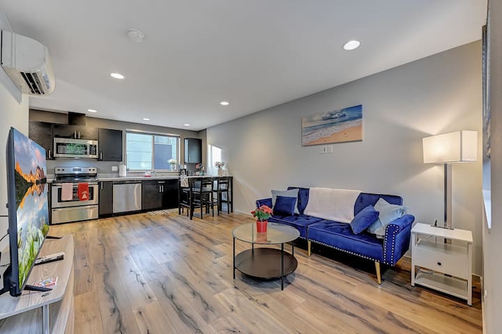 Modern 3 Br Townhouse Just Steps To Alki Beach - Bainbridge Island, WA
