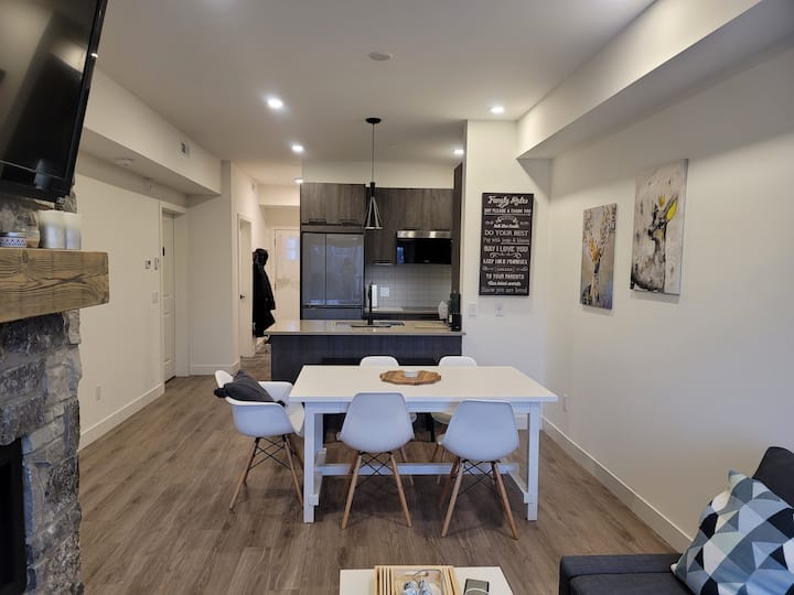 Lovely 2 Bedroom Resort Style Condo With Pool. - Collingwood