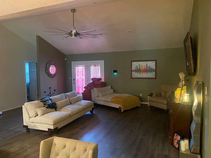 Quite/cozy Private 1 Bedroom With Attached Bath - Joplin, MO
