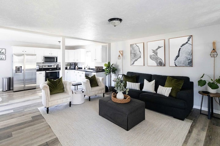 Modern Geneva Home | Full Kitchen | Near Wineries - Geneva-on-the-Lake, OH