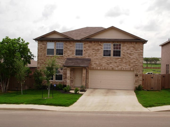 Casa Romero *4 Minutes To Lackland* King Bed Suite - Lackland AFB, TX