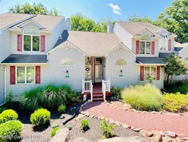 Beautiful Private Spacious Clean 3 Bedroom 2 Bath - Lake Harmony, PA