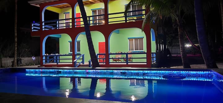 Beachfront 2br Apartment, Private Pool, Dock/beach - Belize