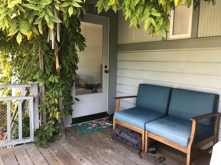 Berkeley Garden One Bedroom Apartment - Berkeley, CA