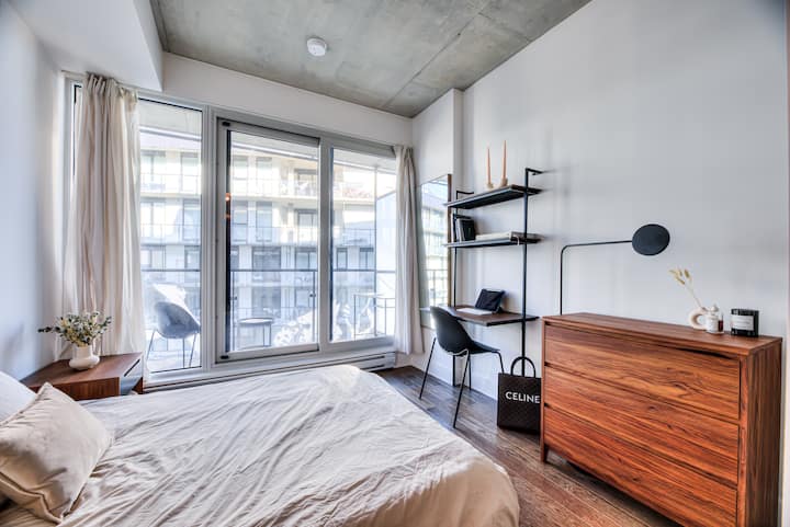 Stylish Luxe Studio In Griffintown W/ Gym & Pool - Montreal