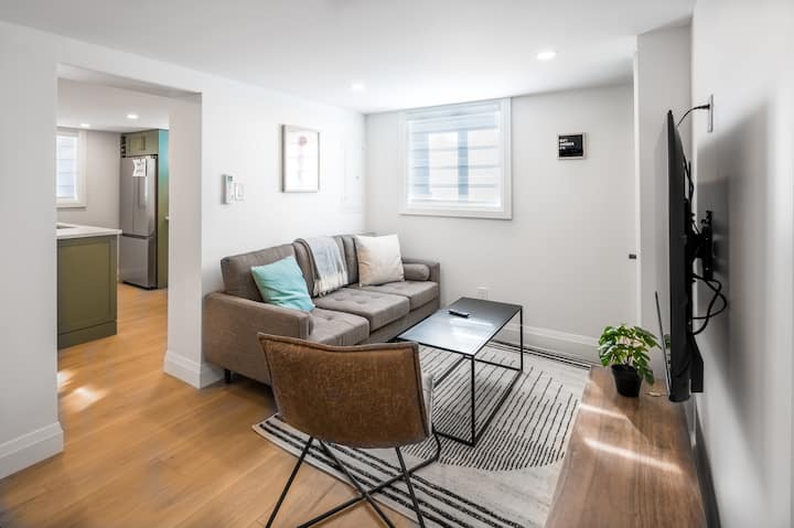 Kingsdale Designer 2bed 2bath Apartment W/ Parking - Kitchener, ON, Canada