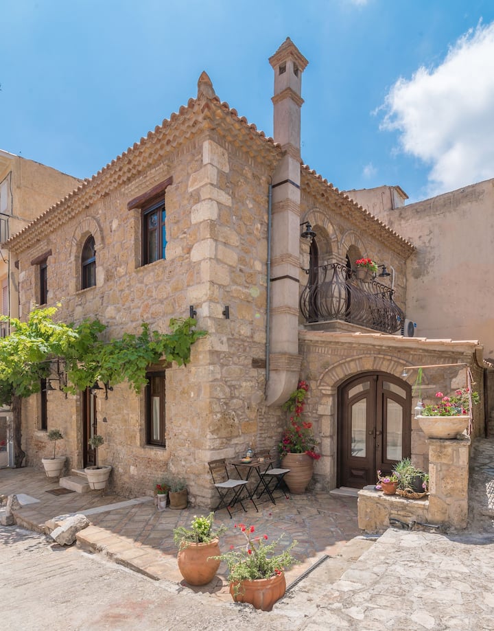 Villa Galanoussa Authentic Home In Town · Sleeps 7 - Zakinthos