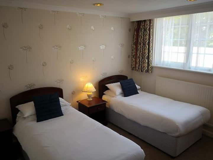 Twin Room • Free Wi-fi • Tv • Free Parking - Mold