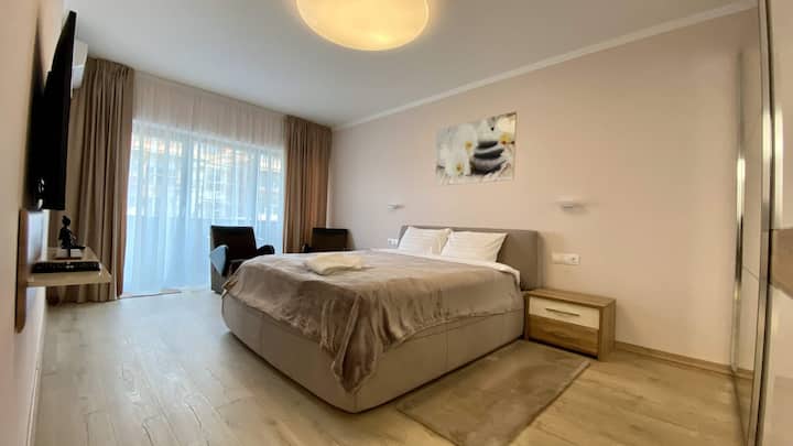 Lovely Modern Apartment 10min Away Thermal Baths - Oradea
