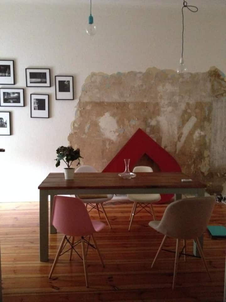 Spacious King Room In Historic Kreuzberg | Berlin - Berlin