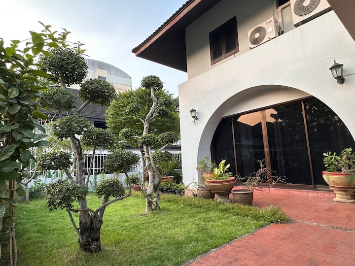 Newly-renovated Modern Private Thai Villa W/ Pool - Bangkok