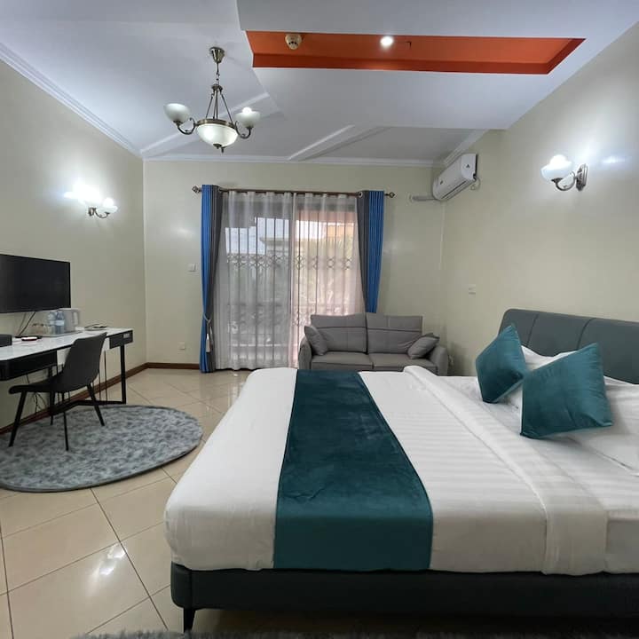 Charming 13 Bedroom, Bed And Breakfast Hotel - Kampala