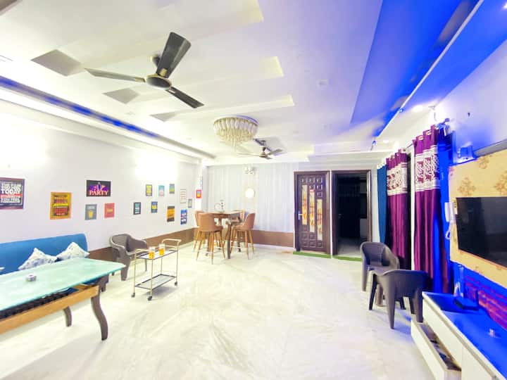 Party Town|happy Home|big Groups Chill Together - New Delhi