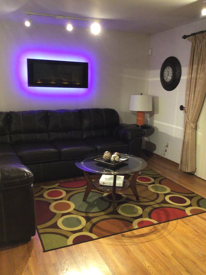 Entire Home Hosted By Rochelle - Lynwood, IL